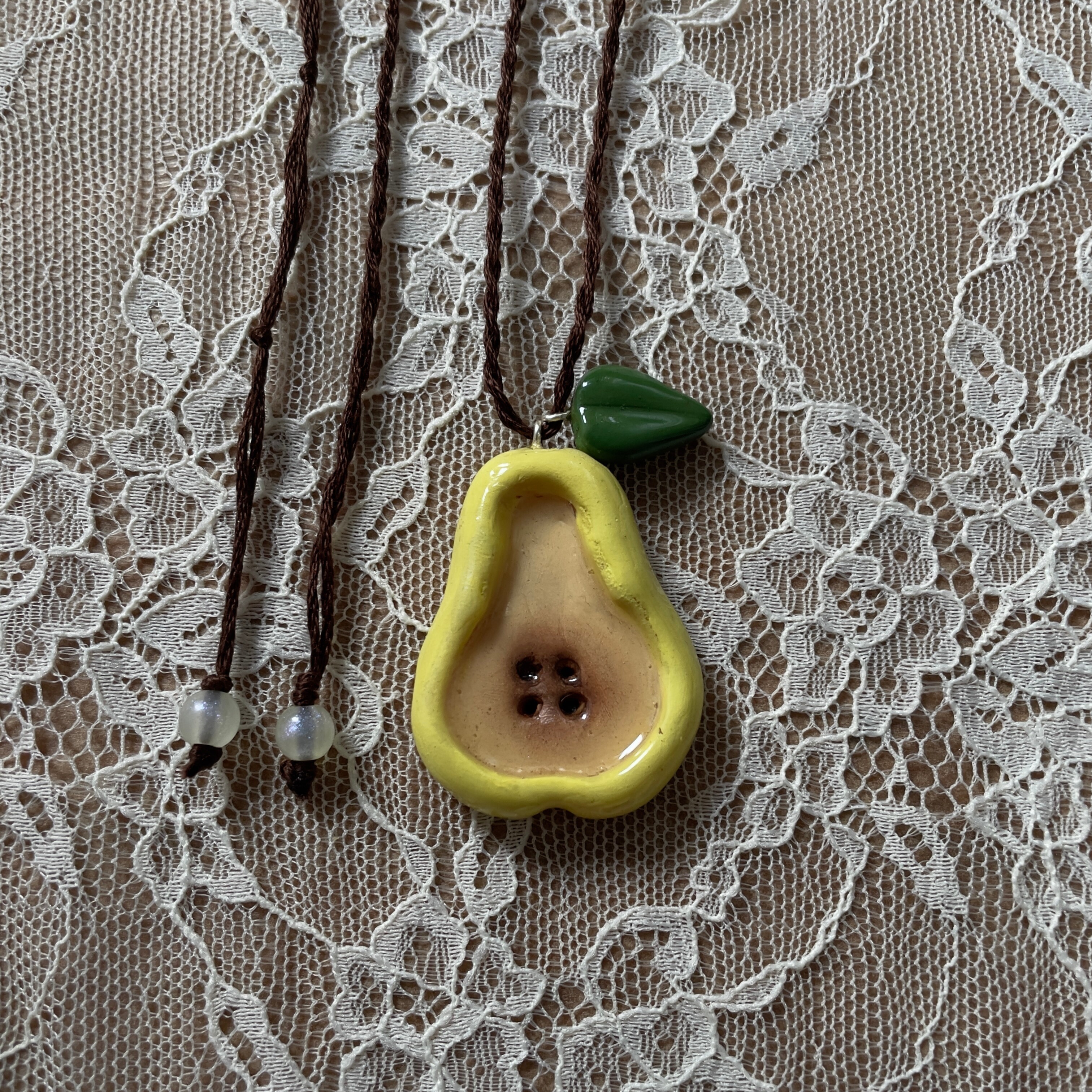martwa natura » pear button necklace