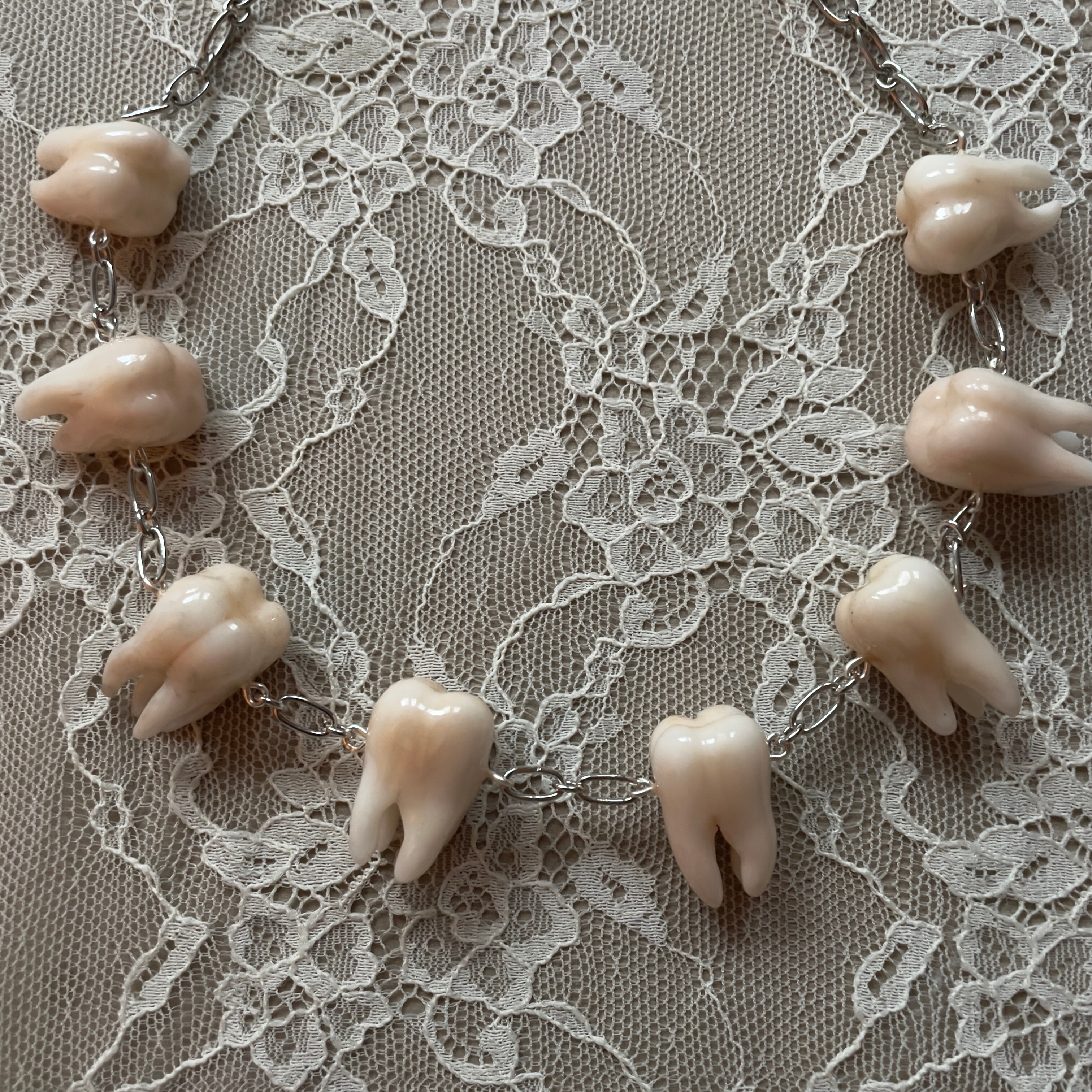 martwa natura » teeth choker